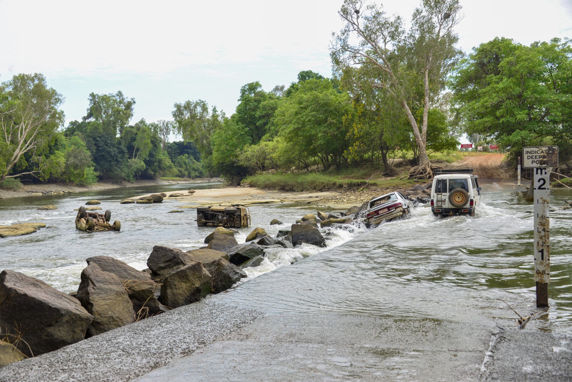 Footage shows crocodile caught under ute at croc-infested Cahills Crossing