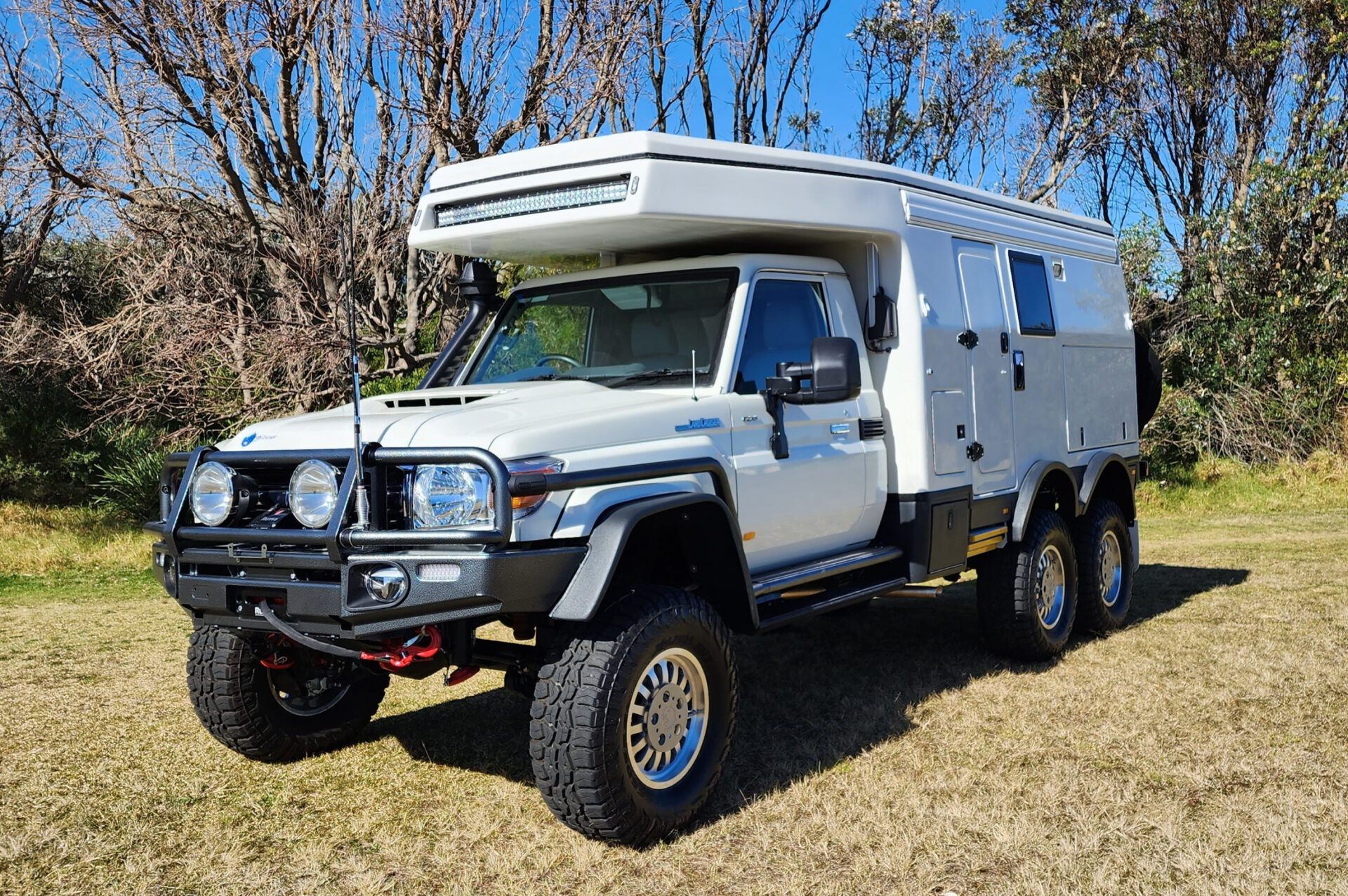 Earthcruiser Extreme 330 XTR6x6 unveiled