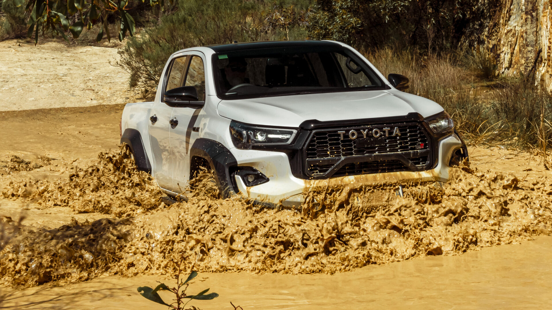 Facelifted Toyota HiLux confirmed