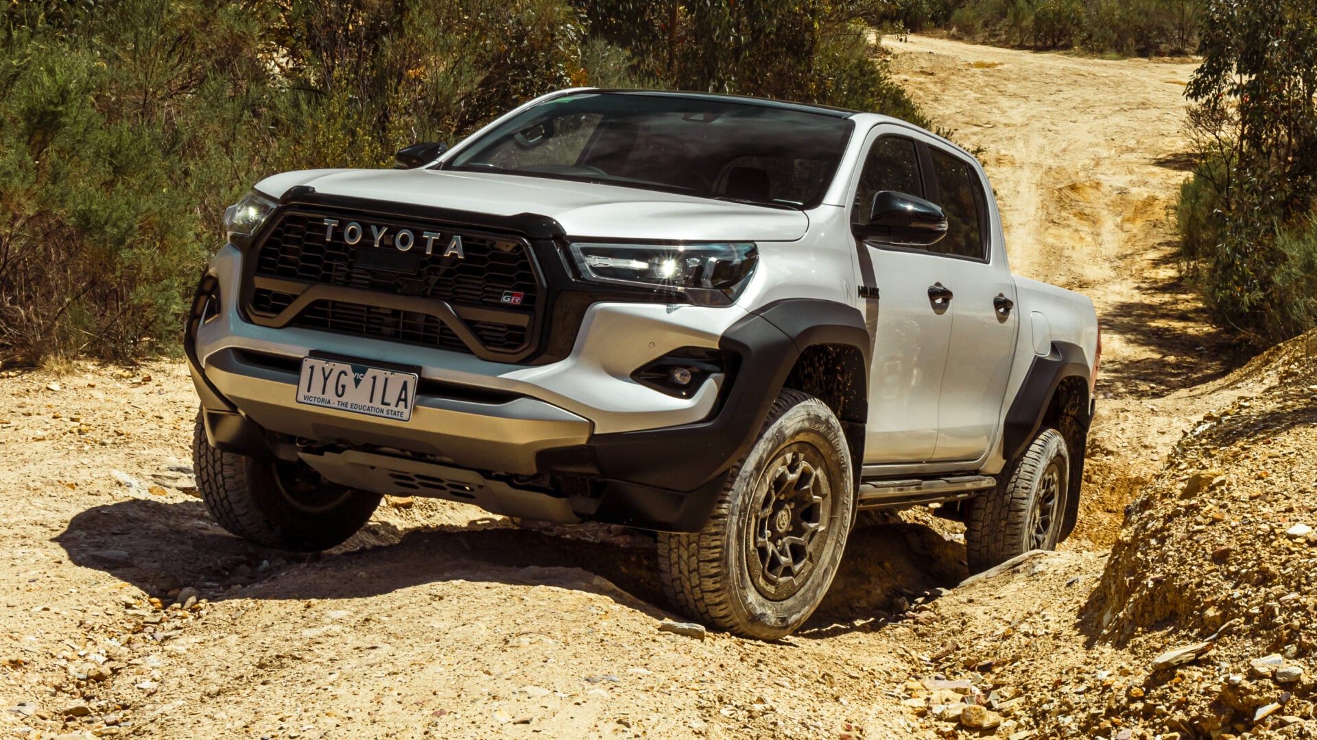 Facelifted Toyota HiLux confirmed