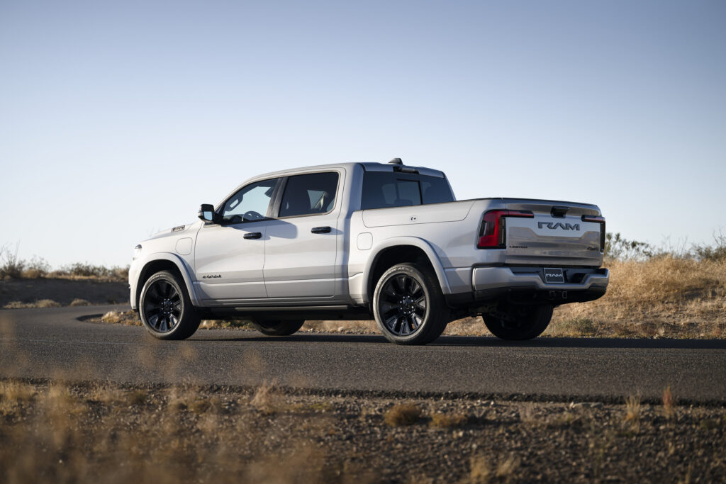 2025 Ram 1500 Ramcharger: range-extender electric ute ute with 1110km ...
