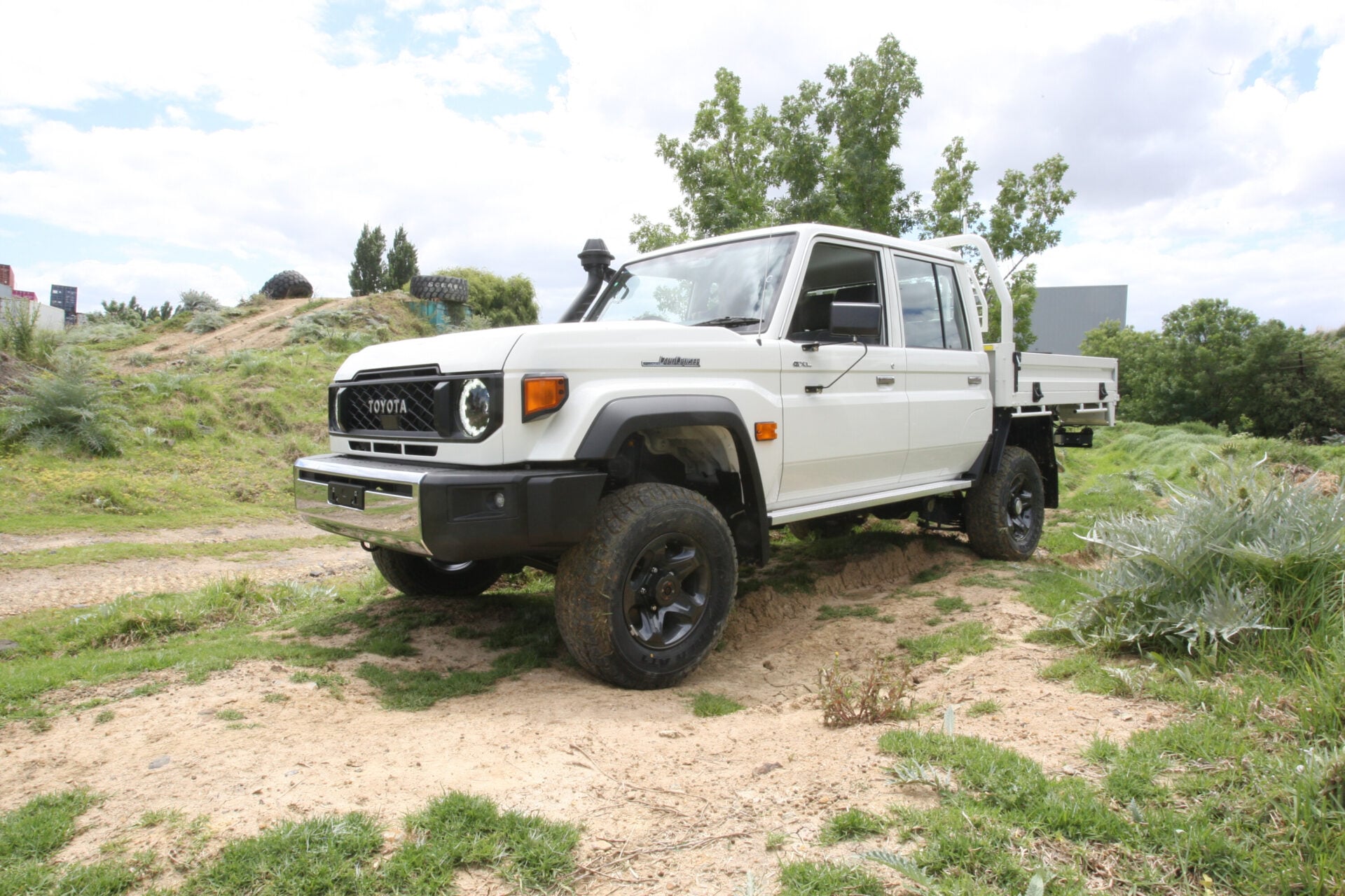 2026 Ford Ranger Super Duty vs Toyota LandCruiser 79 Series: Spec ...