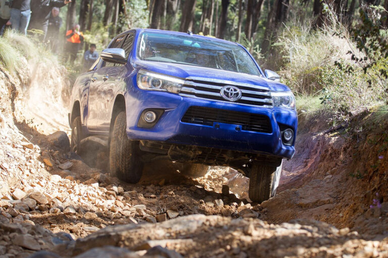 2016 Toyota Hilux off-road review