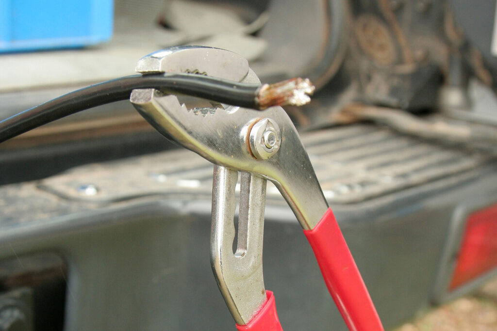 Electrical emergency kit