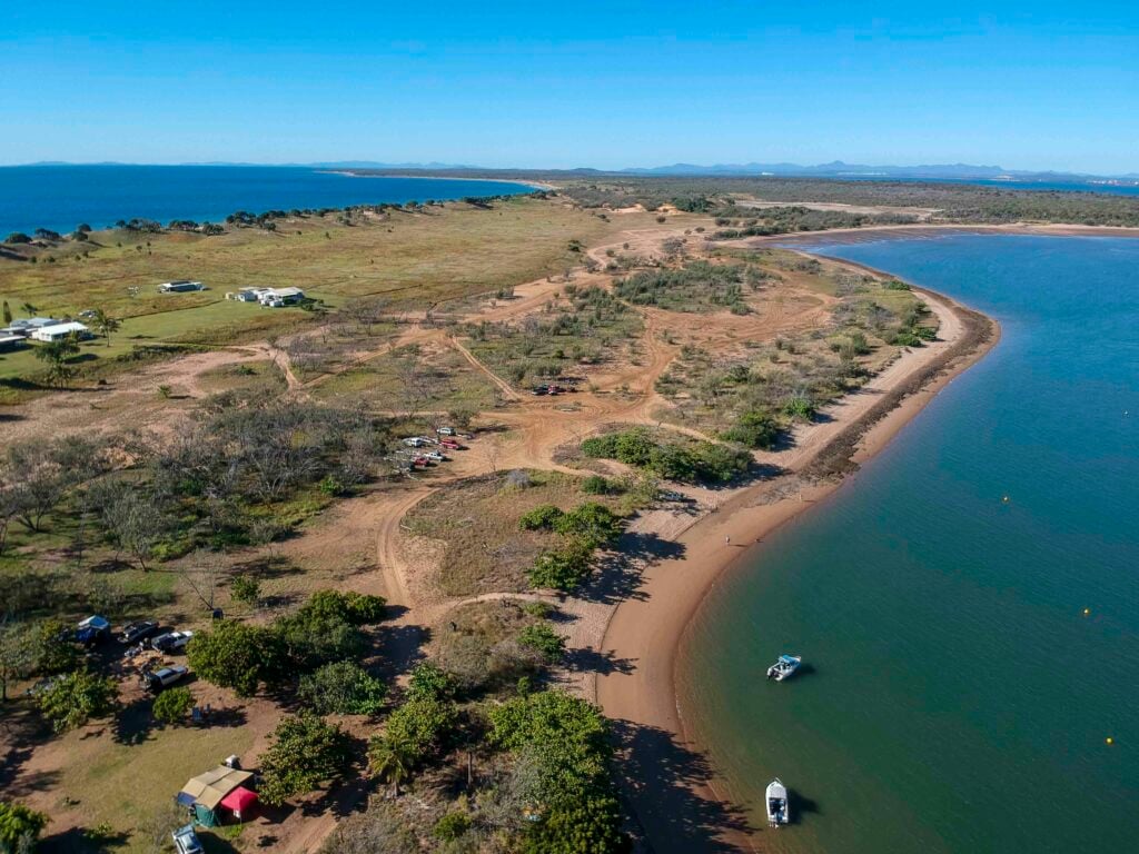 Facing Island: 4WD Tracks, Ferry & Camping Details