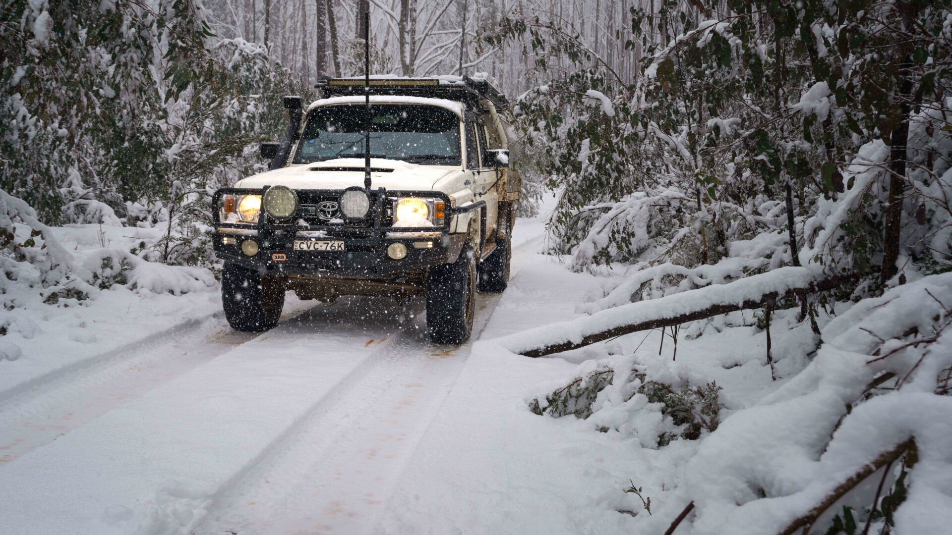 How to master snow driving and winter camping in your 4×4: 8 essential ...