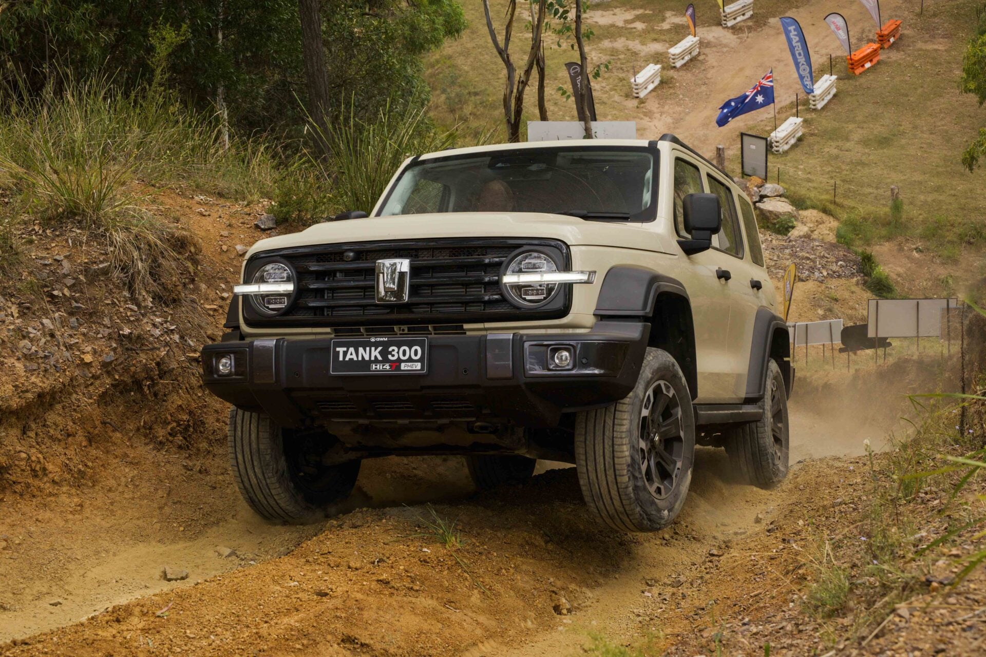 GWM Tank 300 and 500 Hi4-T PHEVs conquer Beer O’Clock Hill